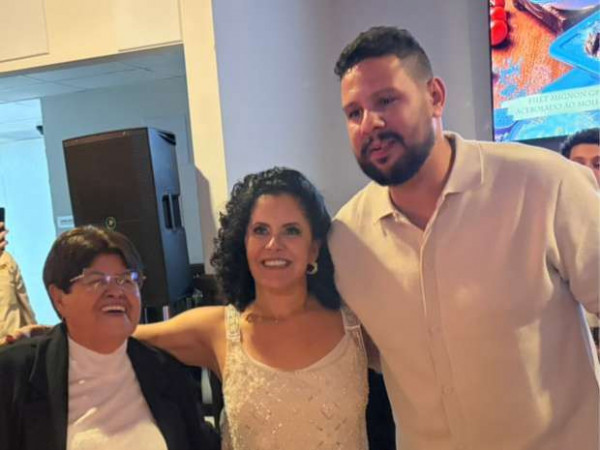 ANIVERSÁRIO EM CLIMA DE PRÉ CARNAVAL