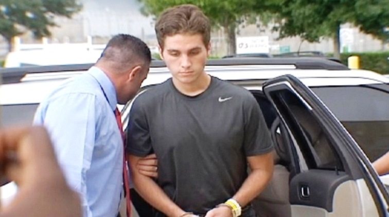 Jovem “canibal” segue para cadeia de Martin County sem direito à fiança