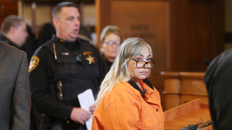 Defesa de ex-brasileira extraditada para os EUA se baseia em violência ...