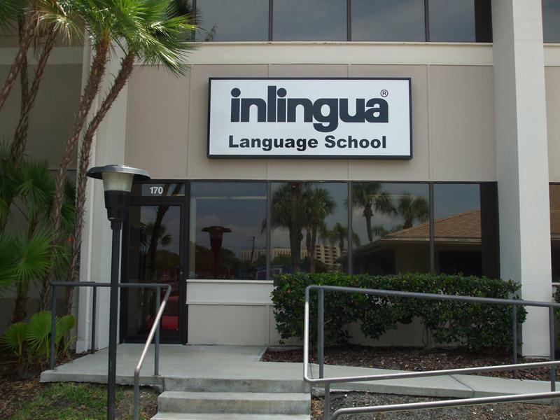 Fechamento das escolas Inlingua completa dois meses sem reembolso a ...